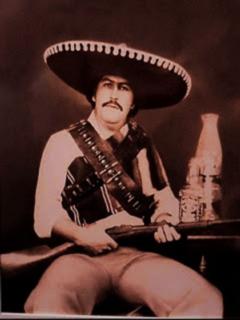 [NARCOLOMBIA] Pablo Escobar abre su corazón como una vitrina de balas ...